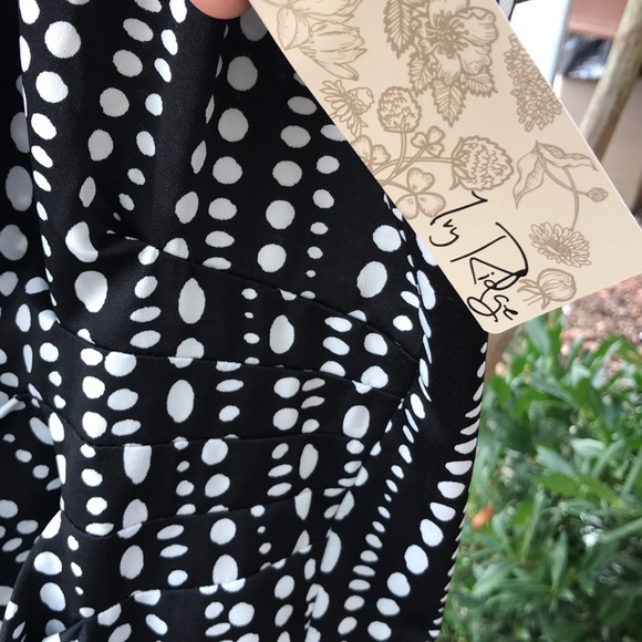 Ivy Ridge | Tops | Nwt Ivy Ridge Polka Dots Sleeveless Ruched Blouse ...